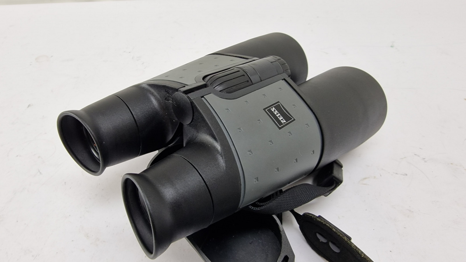 Fernglas ZEISS Design Selection 10x56 B T*P* + Zeiss Tasche - eGun