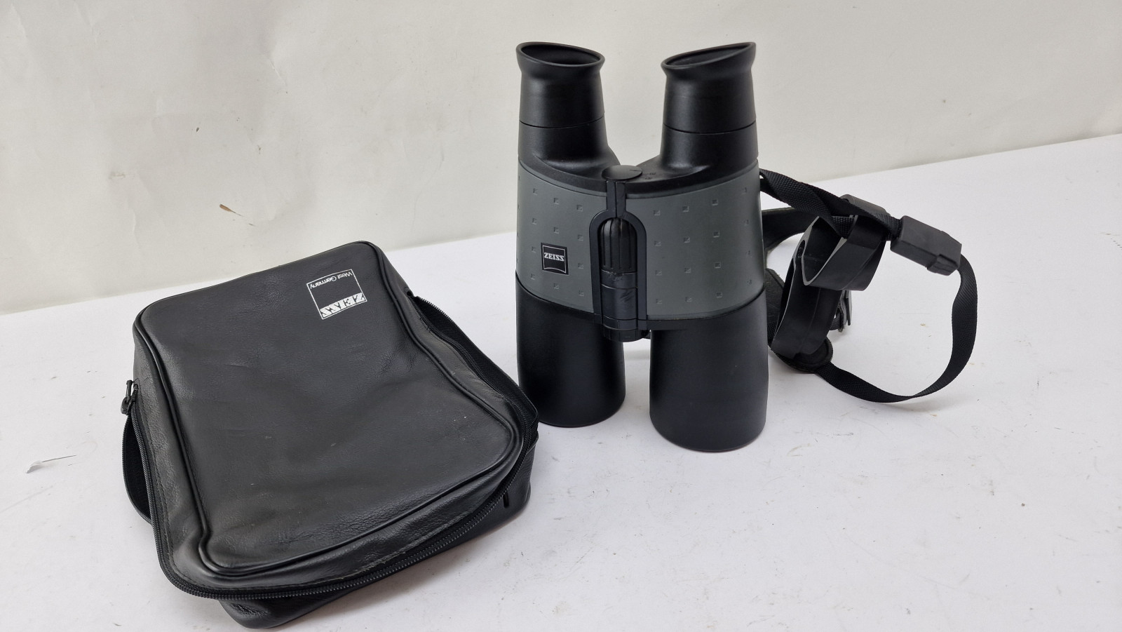Fernglas ZEISS Design Selection 10x56 B T*P* + Zeiss Tasche - eGun