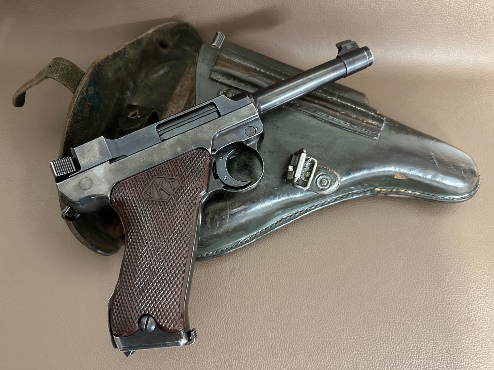 Pistole LAHTI VKT L-35 SN:6197 Kal. 9mm Luger SA-Stempelung mit ...